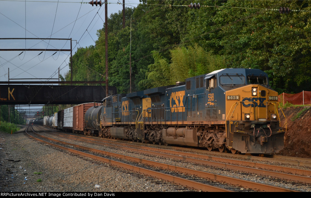 CSX CW44AH 598 leads Q417-28